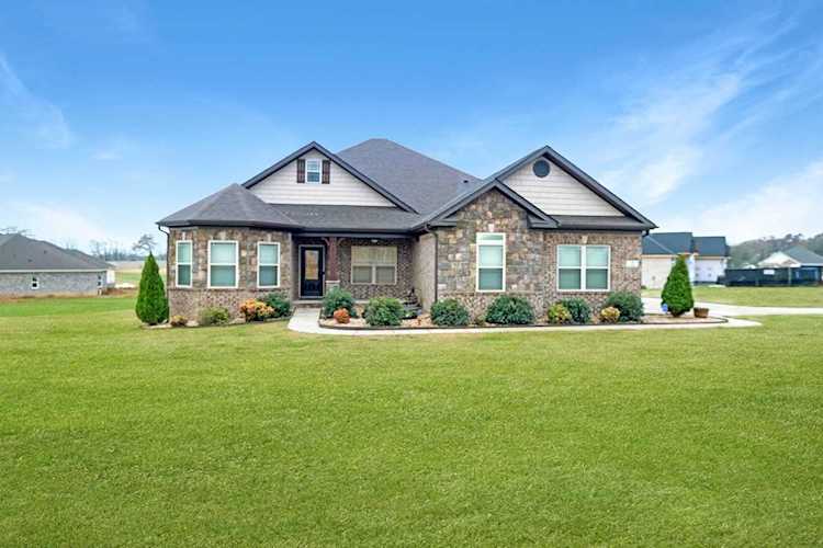 2 Ivy Drive in Fayetteville, TN 37334