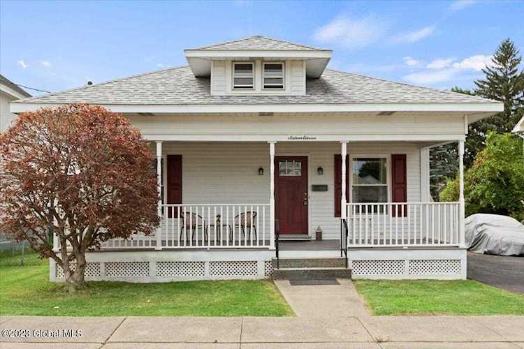 1611 8th Ave Watervliet, NY 12189 | MLS 202321415