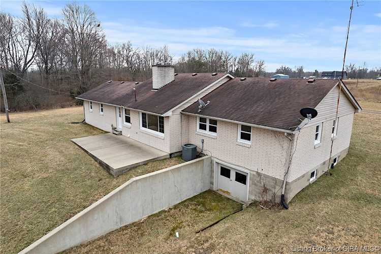 1110 W Helton Rd Scottsburg, IN 47170 | MLS 202406215