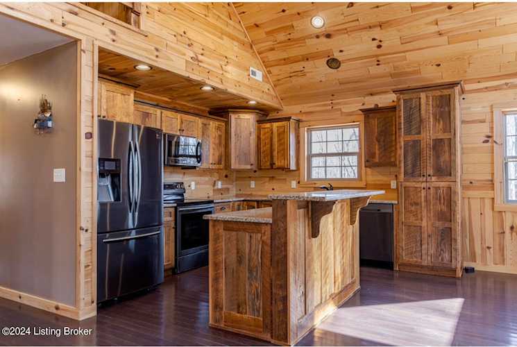 140 Ironwood Dr Bee Spring, KY 42207 | #1657056 | Ironwood Acres | $370,000