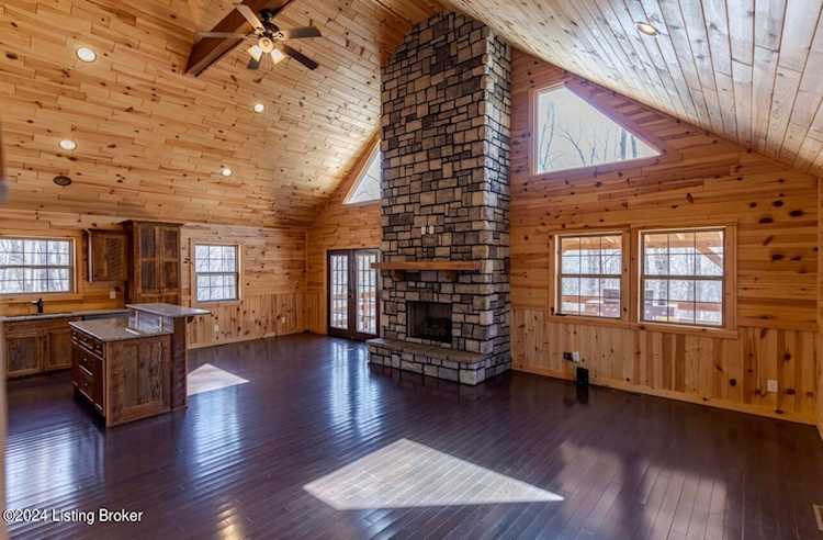 140 Ironwood Dr Bee Spring, KY 42207 | #1657056 | Ironwood Acres | $370,000