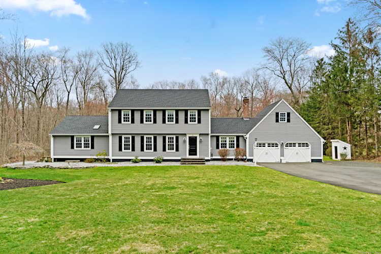 25 Laurelwood Dr Wallingford, CT 06492 | MLS 24005400