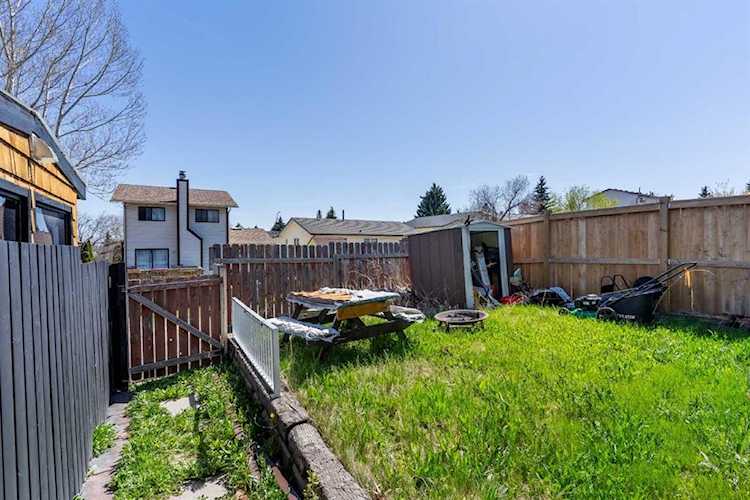 8332 Centre St NE|Calgary Real Estate|Beddington Heights Homes for Sale ...