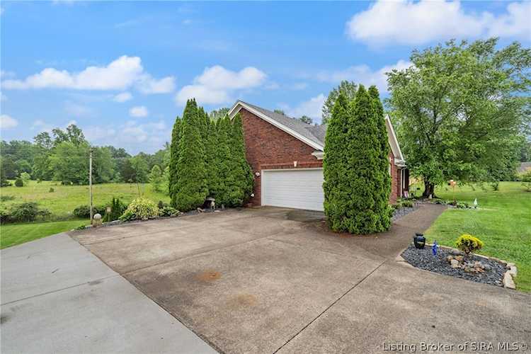 707 Country Club Estates Drive SE Corydon, IN 47112 | MLS 202408135