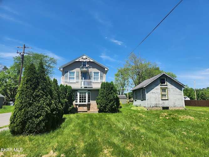 212 Blarney St in Newry, PA