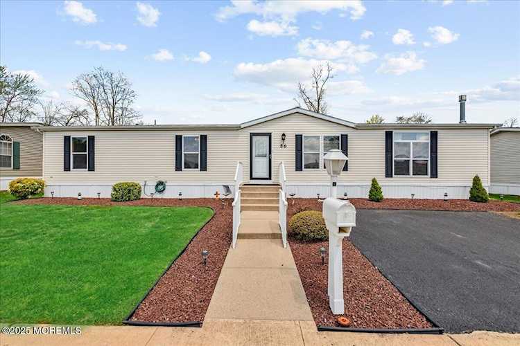 56 Silvermeade Dr Freehold, NJ 07728 | MLS 22511862