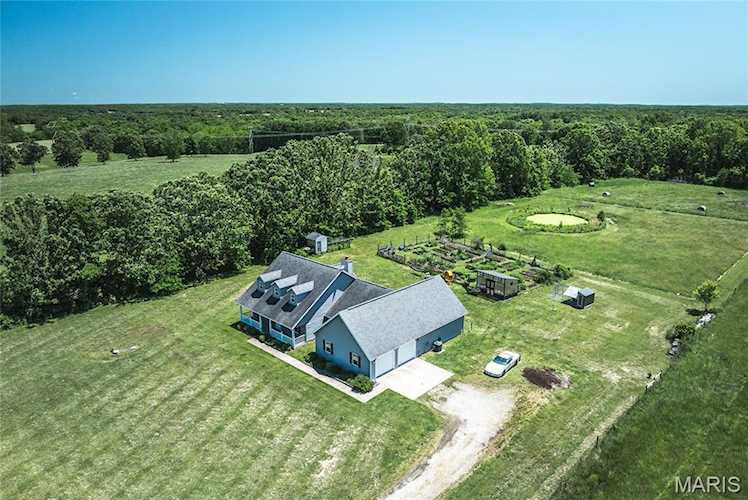 26050 Rockport Rd in Richland, MO