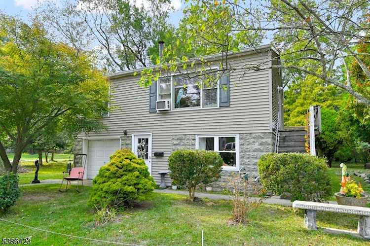 92 Lakeview Ter Oakland Boro, NJ 07436 | The Maggee Miggins Group