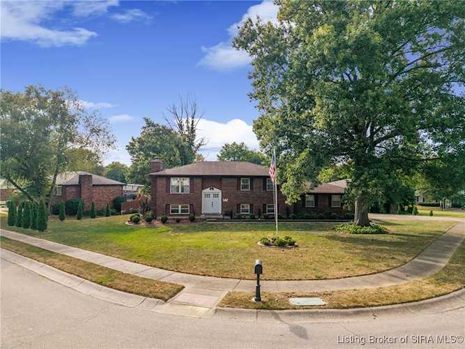 3011 Bishop Rd Jeffersonville, IN 47130 | MLS 2025010810