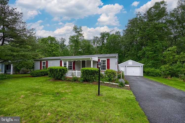 Manheim Homes For Sale- 109 Maple Ave Welcome to 109 Maple Avenue! This ...