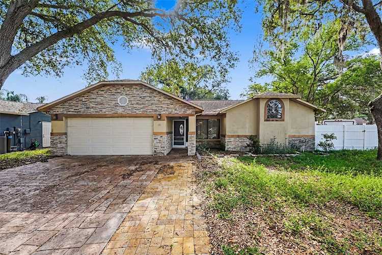 627 Crystal Dr Palm Harbor, FL 34683 | MLS TB8519748